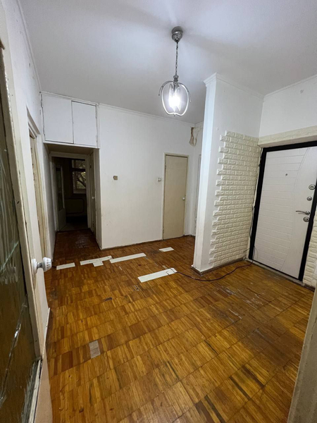 Продаётся 3/2/5 М Улугбекский р-н Югнакий м-в