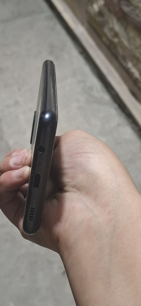 Samsun a12 64gb  holati yahshi hama joyi zòr