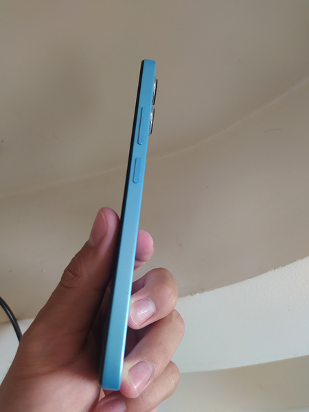 Mi 12 128gb holati zor qrilb cizilb ketmagan