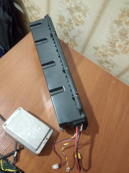 Продаю акумулятор и зарядное устройство ninebot max 30.