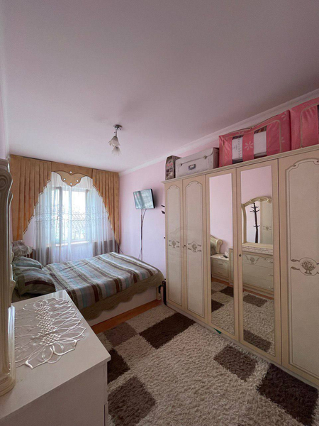 Тинчлик метро: 5-хона, 3-қават, 5-қаватли дом 2*6 балкон 100м²