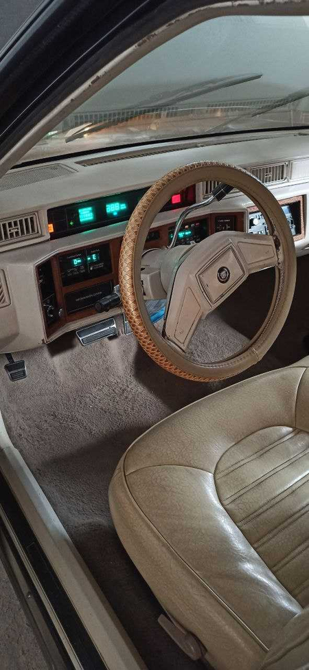 Продается Cadillac 1988