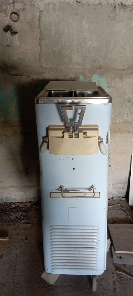 Freezer sotiladi