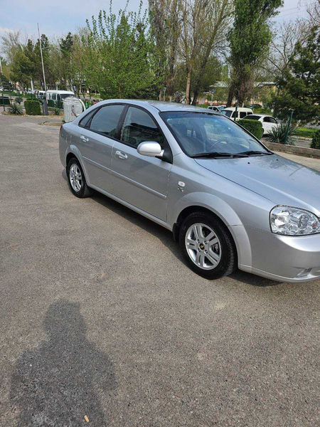 Chevrolet Lacetti 1.8 2013 года