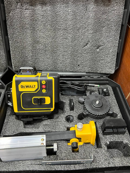 Лазерный уровень Dewalt Makita