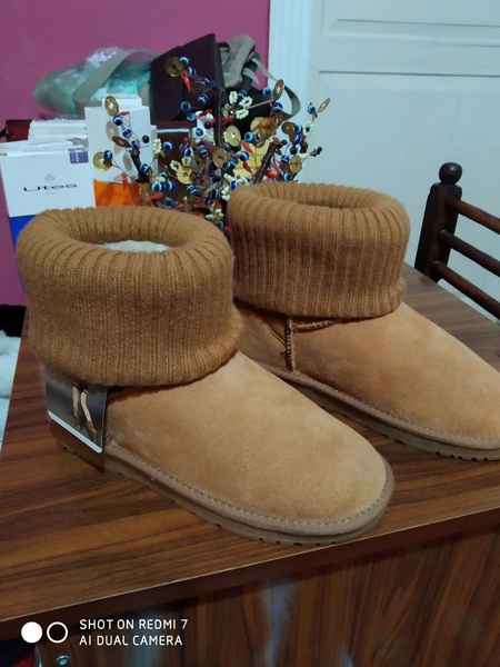 UGG из натуральной кожи фирменные.