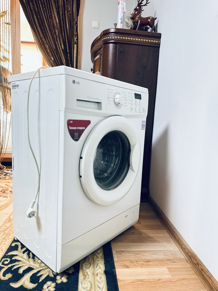 Стиральная машинка LG продам 6 кг отлично работает