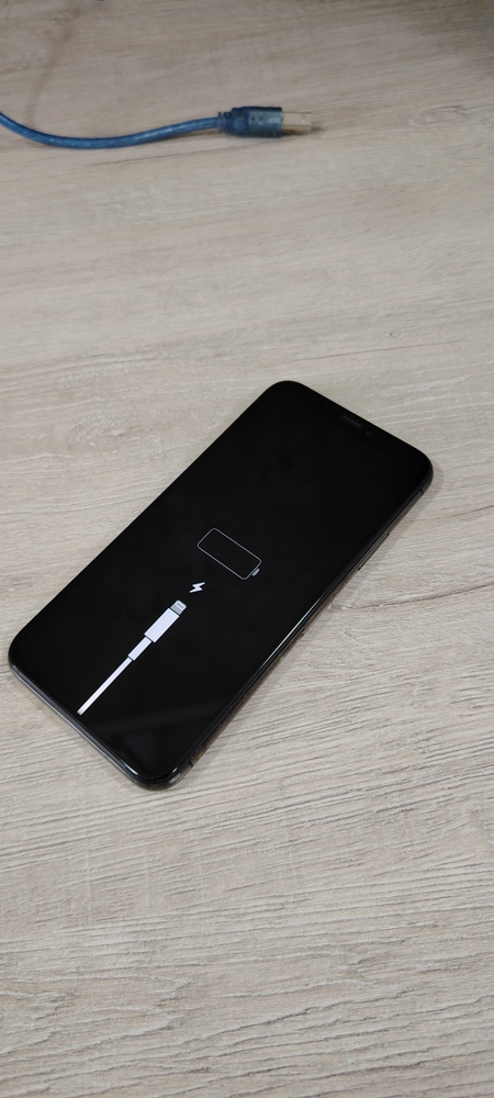 Iphone x 64gb yaxshi holata
