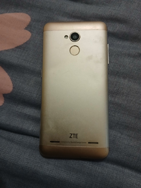 ZTE Blade V7 lite на починка или запчасти
