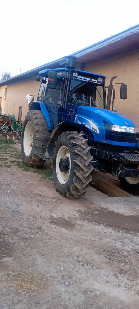 Yangi traktor sotiladi