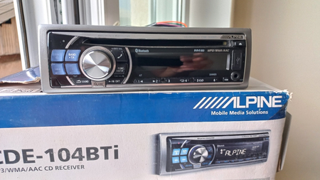 Alpine CDE 104BTI