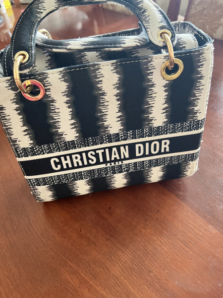 Продаётся сумка Christian dior