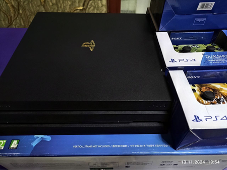 Pleysteyshin 4 pro 1 tb + 4 ta jyostik