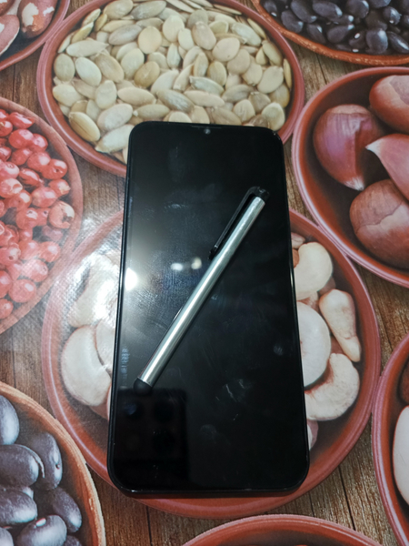 Rossiyadan olingan telefon ishlashi zo\\\'r. 1 Terabayt  xotirasi