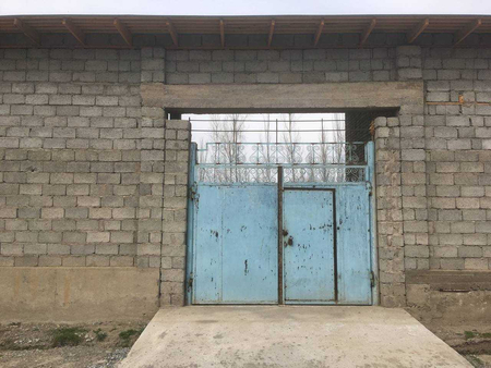 Yarim tayyor uchastka hovli sotiladi