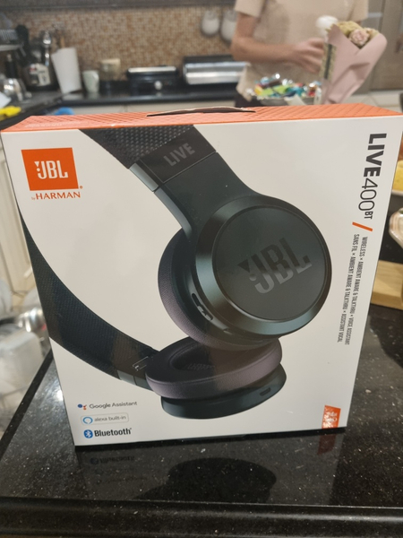 JBL LIVE 400BT наушники