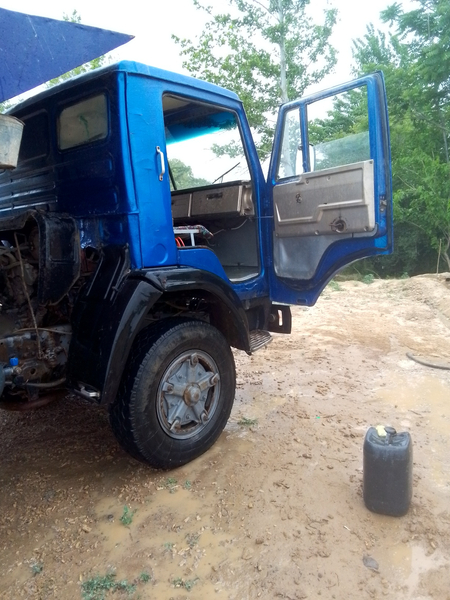 Samasval Kamaz 1985 yili.Metan 8 ta balon yangi.xolati ideal.