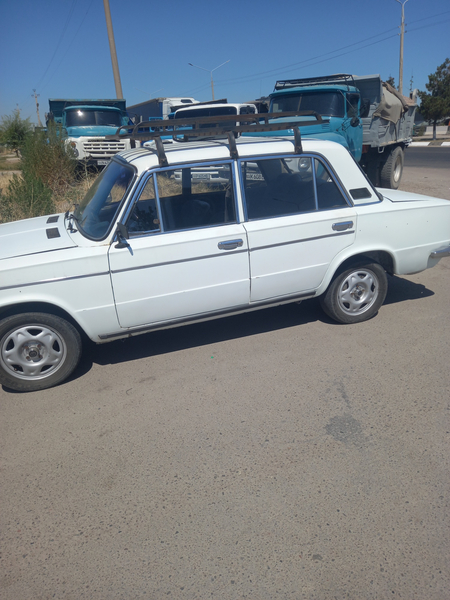Vaz 03 sotiladi 1500 $