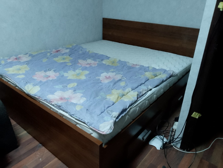 Продается двухспальная кровать.
