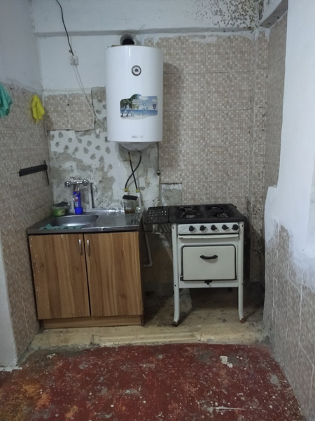Уй сотилади  3 хона