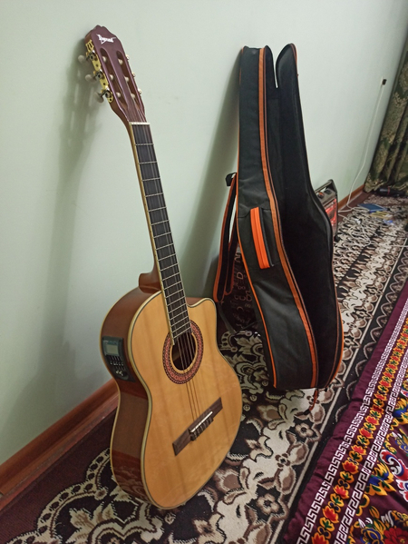 Gitara elektroakustik Ibanez.   klassik ekvalayzer