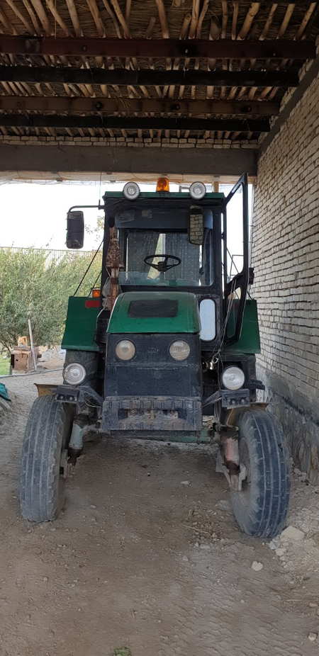 Traktor. TTZ 80.