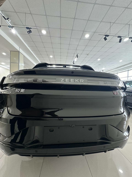 Zeekr 001 z sport