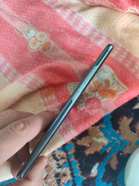 S 10 5G 8ga 256 hech qanday tirnalgan qoraygan jonim yoq telefon toza.