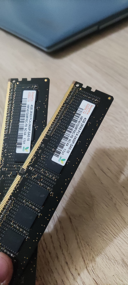 Две платы оперативной памяти DDR4 4GB 2RX8
