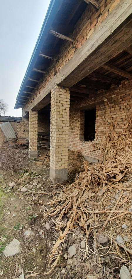 Жой Кибрай кирпичныйда жойлашкан 3 соту