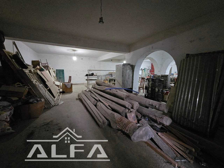 160m² magazin +150m² podvali bilan birga sotiladi.