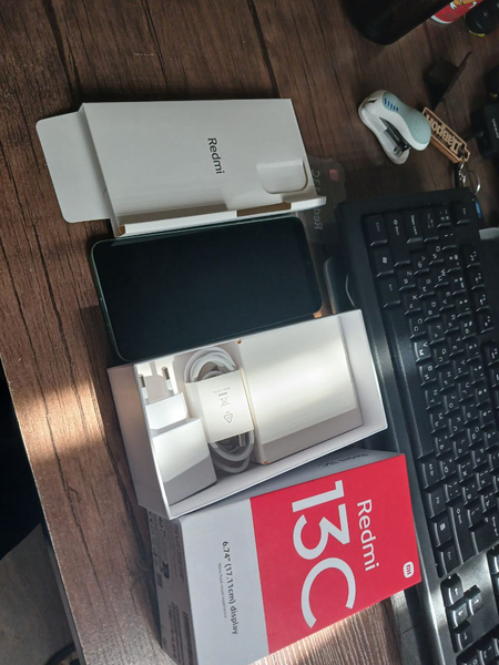 Redmi 13c xotira 6/128 1 xafta boʻldi olinganiga