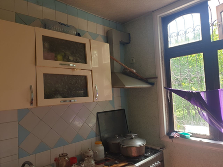 2 xonali kvartira sotiladi