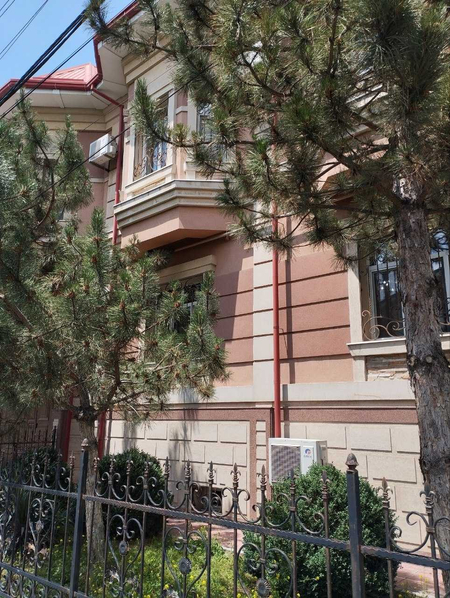 Евродом 4 сотки, 6 комнат, 3 уровня, ул. Никитина.