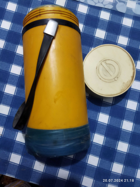 Продам термос на 1,2 литра