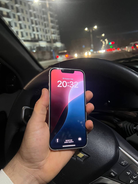 Iphone 13 White.