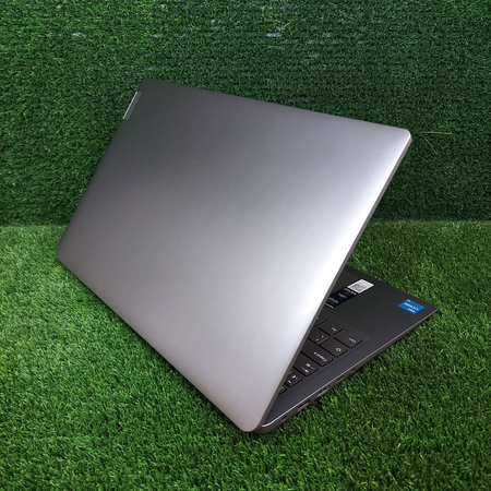 Lenovo i3 12gen 8gb 256gb
