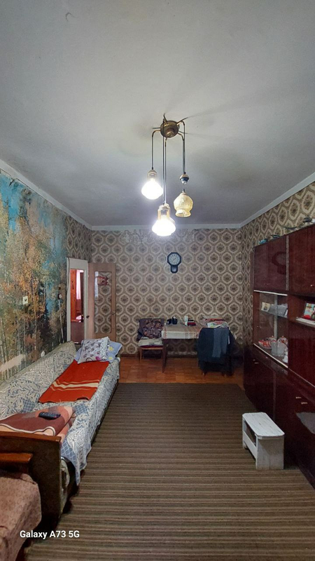 3-х ком. квартира (3/4/4). Юнусабад-15. Метро 50 м! 75 м², треб. рем.