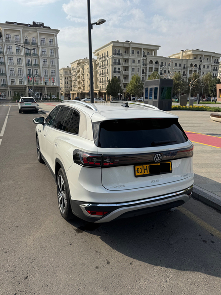 Volkswagen ID.6 Crozz PRO