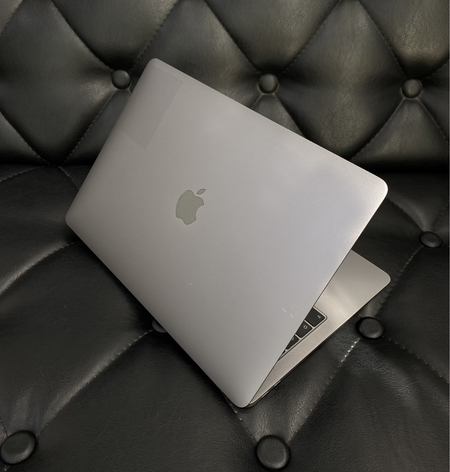 Apple MacBook Air 2018 года в хорошем состоянии