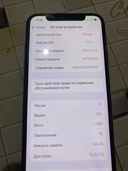 Iphone xs.