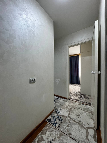 Продам 1 ком 2х6 балкон 44 квадрата  4мик