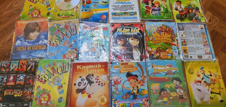 Продаются  диски с мультики и фильмами