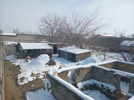 Участка сотилади 5 сотих