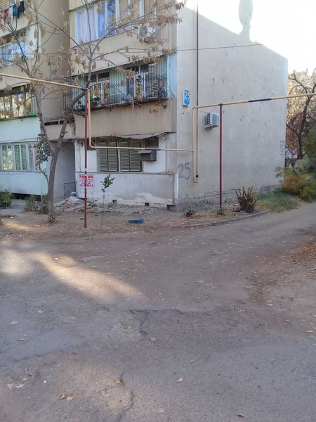 Продаю под Офис,Магазин,Нотариус.2х ком.кв.60 кв.м Торец,подвал,огород