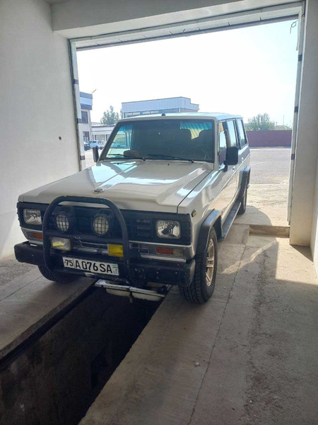 Nissan Patrol 1988