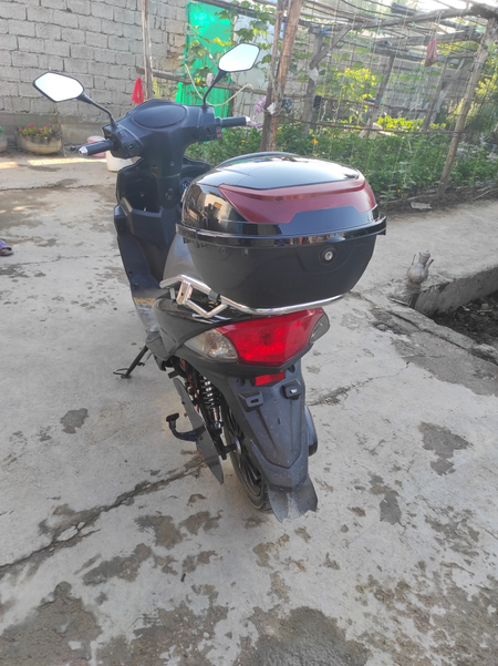 Moto skuter sotiladi