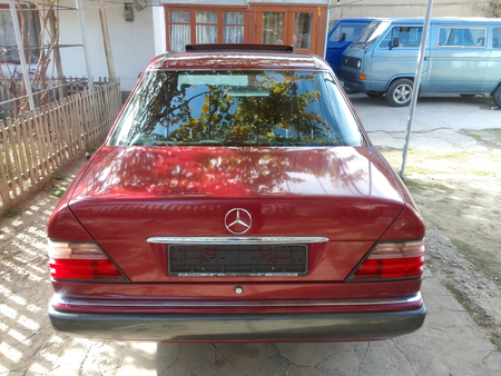 Продам Mercedes Benz W124 E200