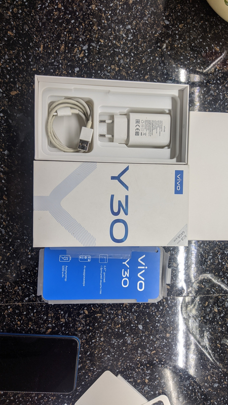 Телефон Vivo Y30, хорошее состояние, есть документы и чеки