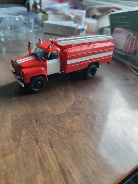 Модель пожарного автомобиля 1/43
